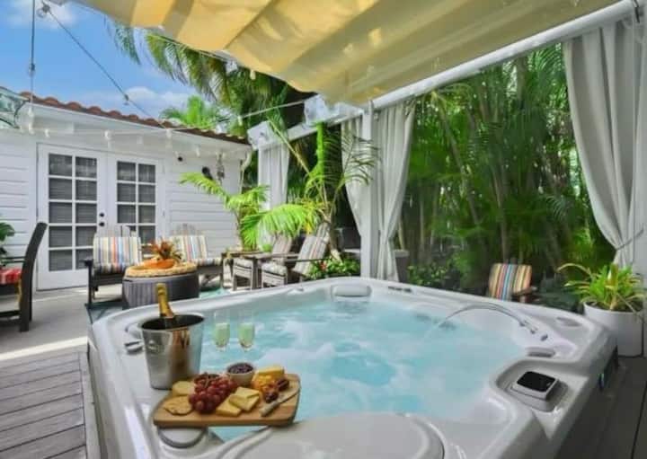 Historic Beach Cottage 850 Feet From The Beach - Delray Beach, FL