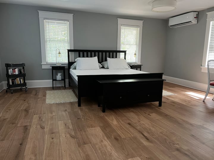 Private Paradise In Tampa > Minutes From Downtown - Tampa Bay, FL