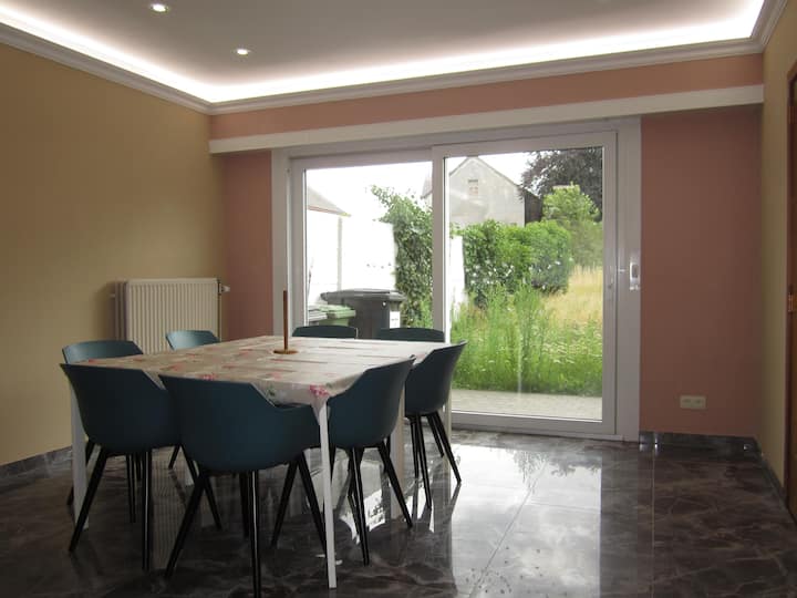 Spacious 5 Bedroom House - Lommel