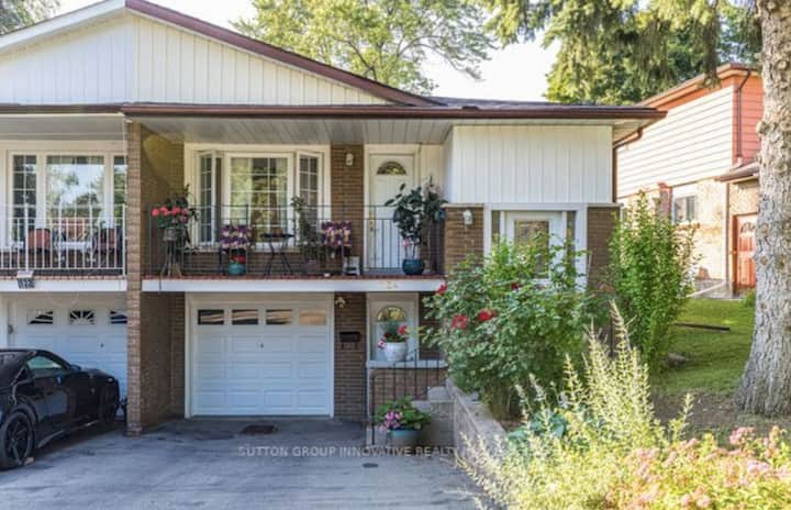 Gorgeous House In Heart Of North York - Toronto