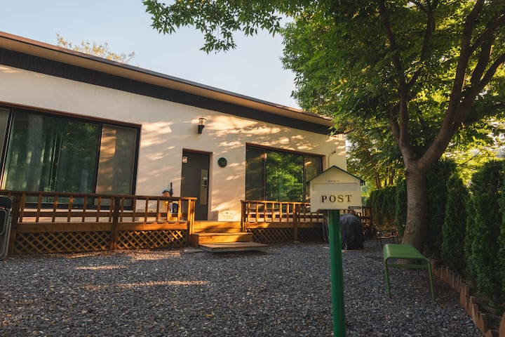 그린나무영월(그린집)/동쪽·서쪽집 모두 이용/고즈넉한숲길/섶다리/젊은달와이파크 - 예천군