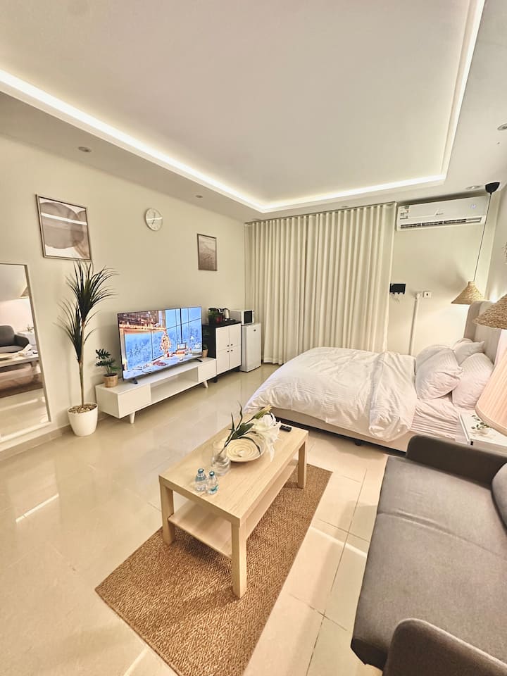 استديو فندقي  فاخر حي الربيع  دخول ذاتي - Riyadh