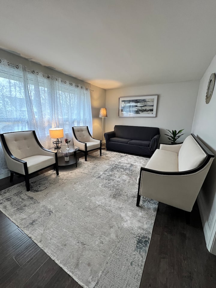 Charming 2 Bedroom Home In Ajax - Ajax