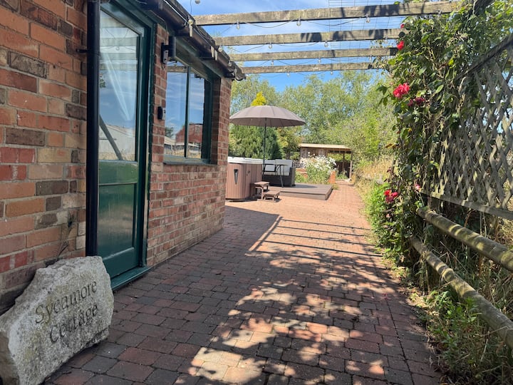 Sycamore Cottage Tutbury Inc Jacuzzi & Outdoor T.v - Derbyshire
