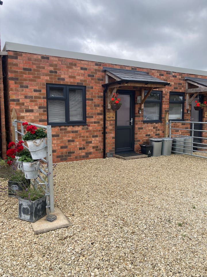 Cotswold Farm Piggie Pad, Weston Subedge, Glos - Broadway
