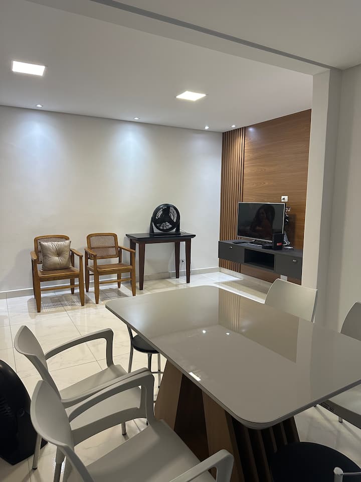 Apartamento-uma Quadra Da Praia - Guarujá