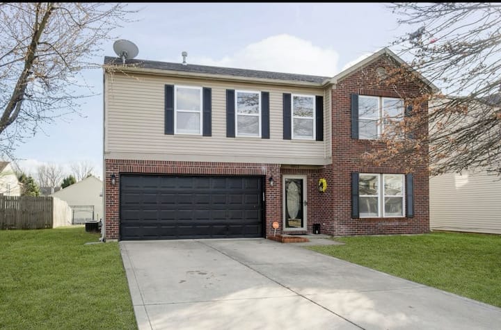 Spacious And Comfortable Home - Mooresville, IN