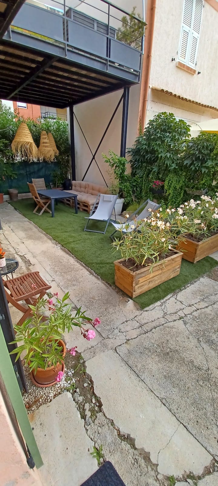 2 Pièces Dans Villa Niçoise - Nice