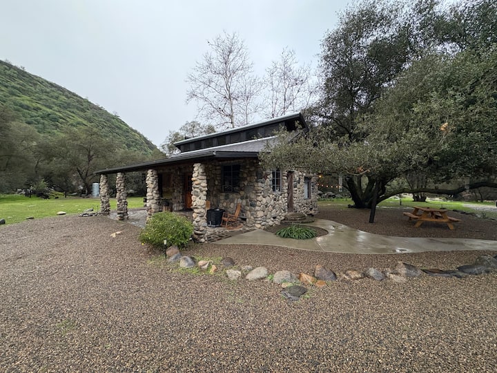 The Romantic Moma Villa On River - Three Rivers, CA