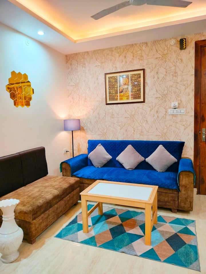 Blue Heart Home
1bhk Luxury & Cosy Flat In Tapovan - Rishikesh
