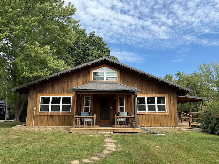 The Crooked Cabin - Nine Eagles State Park, Davis City