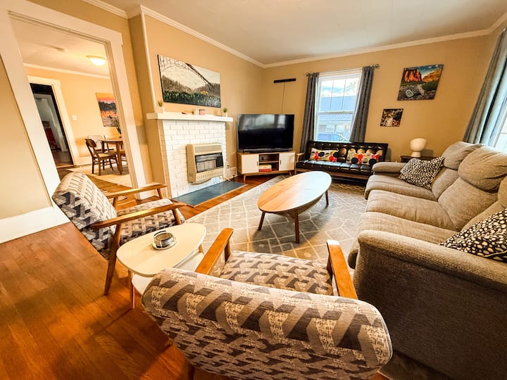 Cozy Downtown Home Near Nrg + Sauna & Firepit - Fayetteville, WV