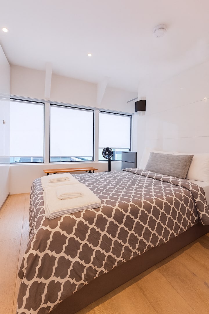 The  “N1” Retreat Near The Park And Canal - Londen