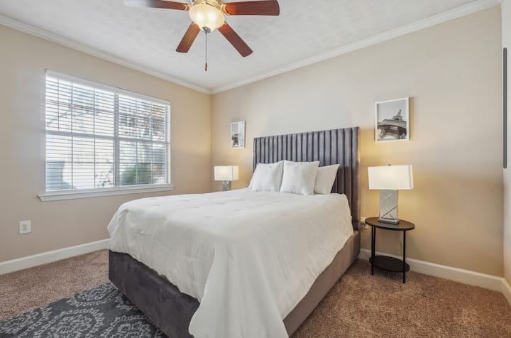 Gorgeous 2 Bedroom 2 Bath! - Brookhaven