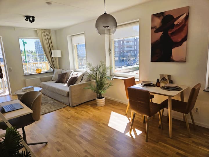 Modern Apt With Workspace, Balcony - Stockholm