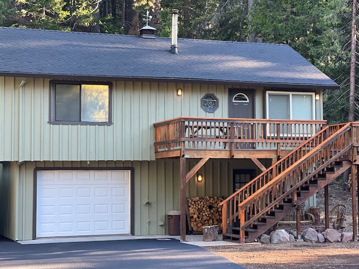 The Guest House , Mt Shasta Longterm Stay - Mount Shasta, CA
