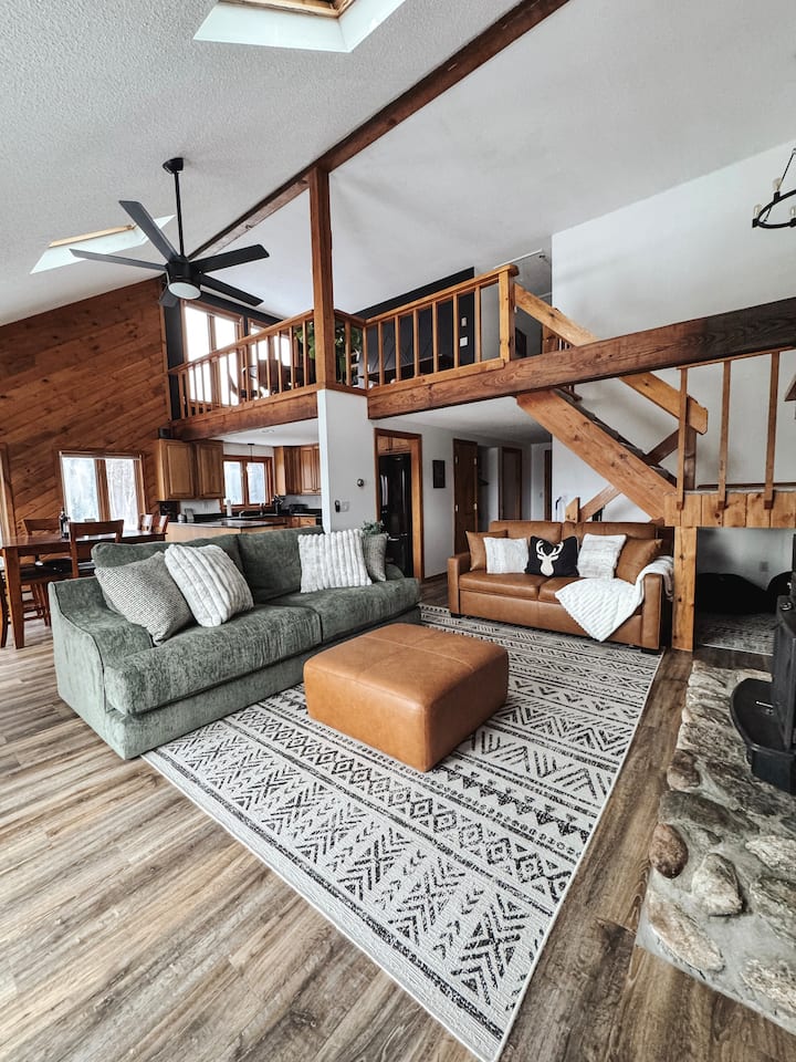The Summit Haus: Cozy Condo W/ Epic Mountain Views - Jackson, NH