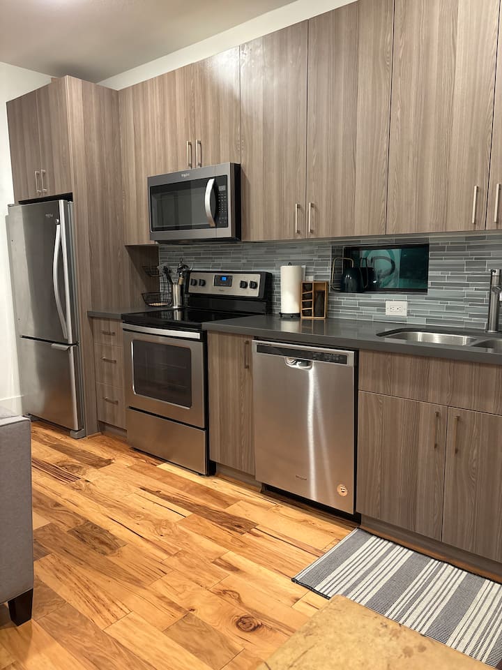 Cozy Condo In Midtown Close To Everything! - Houston, TX