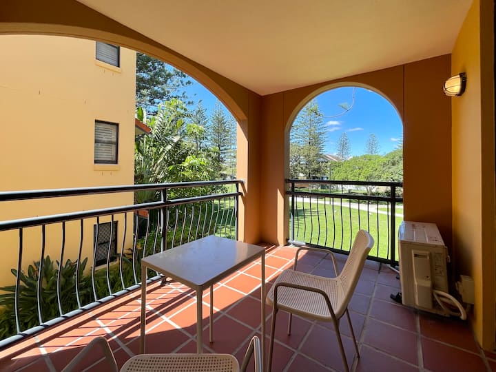 Stunning Park Views Unit - Monthly Special $799 Pw - Gold Coast