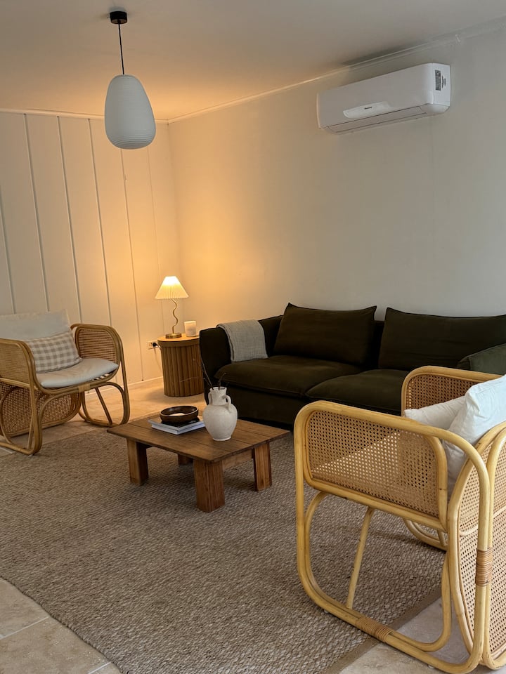 Ocean Abode - 150m To Shops, 1 King Bed + Parking - Leopold