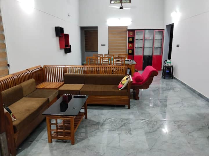 Come, Stay And Enjoy With Family - Varkala