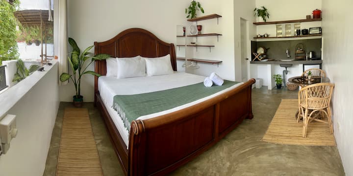 Cozy Studio W King Bed, Full Kitchen & Outdoor Bbq - Puerto Princesa