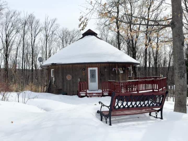 Maison Ronde Tranquille Au Cœur De La Nature - Saint-Sauveur