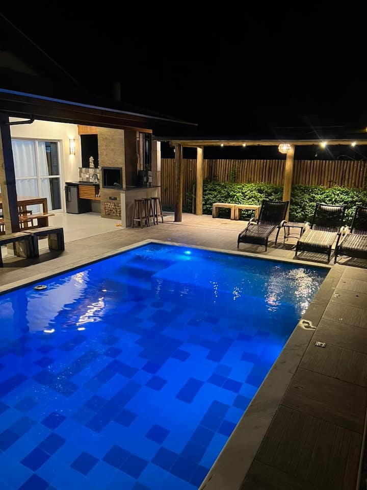 Linda Casa Com Piscina Aquecida 24h Cond Fechado - Brasil