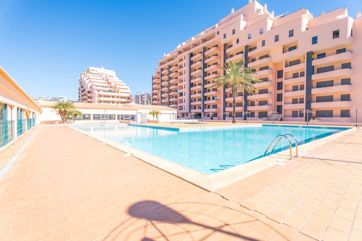 4min Walk To Beach W/pool / Balcony /Tennis/bbq/ac - Portimão