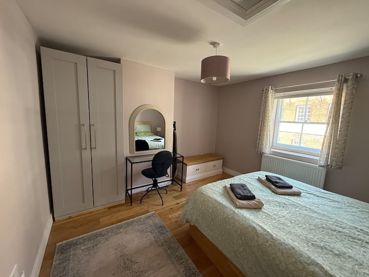 Summer Break With Comfort Of Air Conditioning - Canterbury