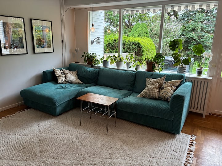 Rymligt Radhus Med Spabad - Stockholm