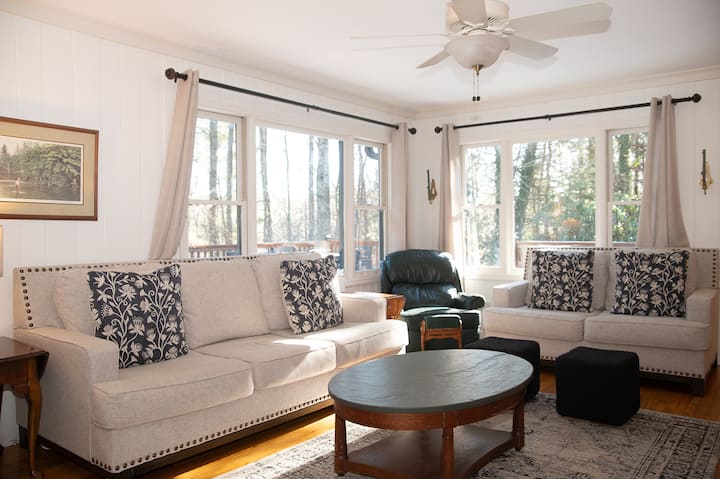 Acorn Acres Cottage - Highlands, NC