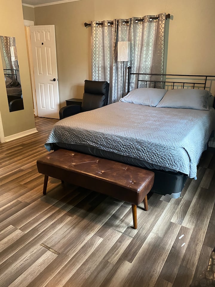 Spacious Private Suite With Private Entrance - Shreveport, LA
