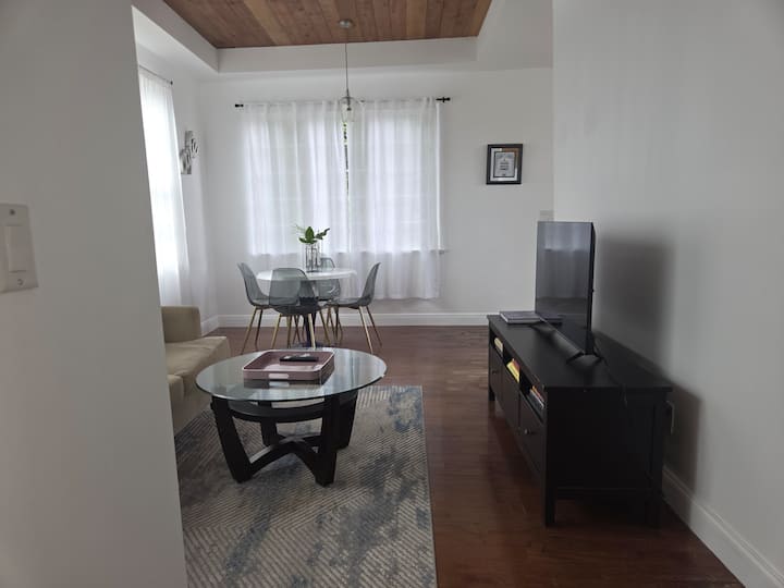 Charming Trembiki Guesthouse 1/bed 1/bath - Aventura, FL