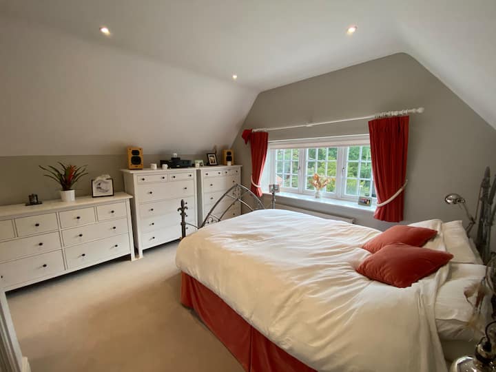 Immaculate 2 Bed 2 Bath Apartment - Bracknell
