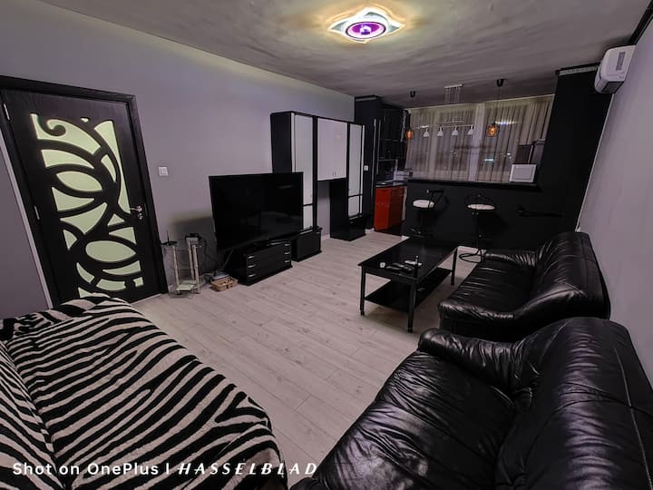 Тристаен апартамент в центъра 
Зона Б18
Блок-1вх.2 - Sofya