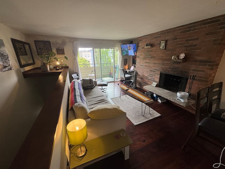 Cute Condo Near Seattle Center - Seattle, WA