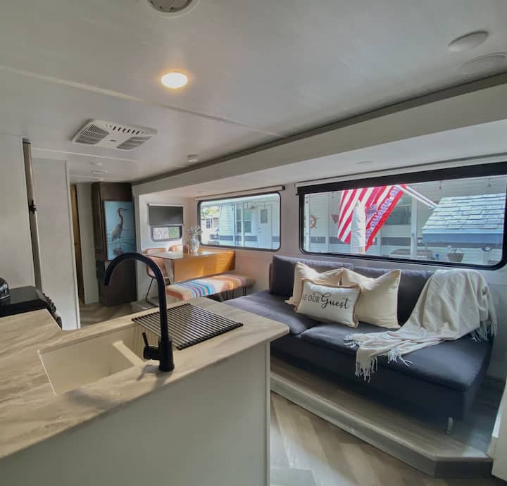 The Cozy Corner Camper - Key Largo