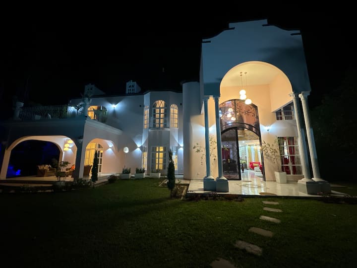 Barbie House Luxury Travel Home - Rionegro