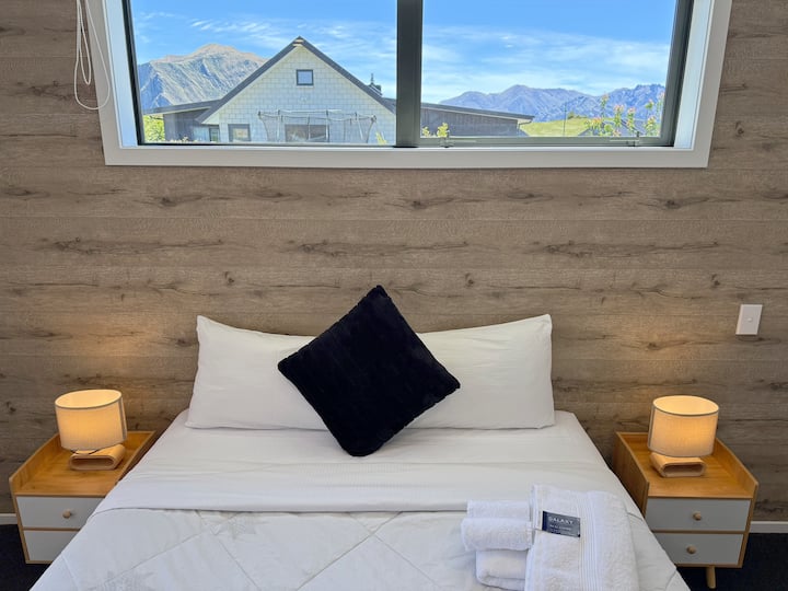 Private En-suite Bedroom In Top Residential Area - Wanaka