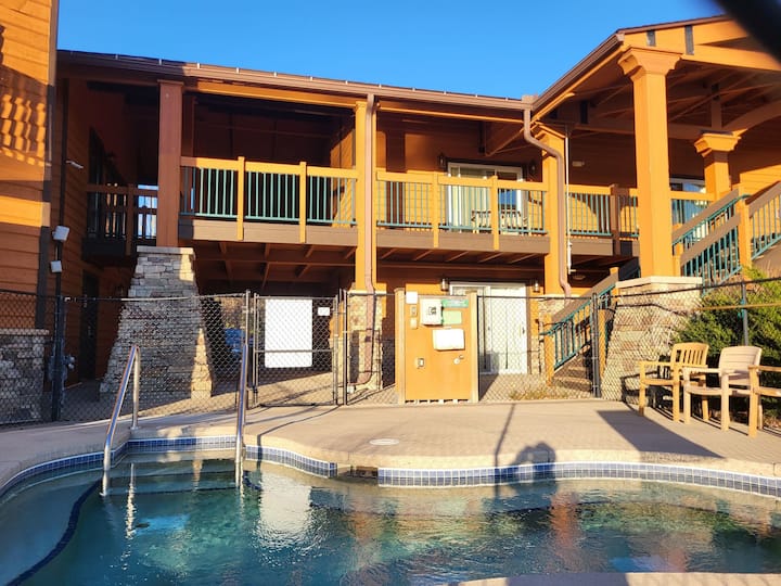 Chula Vista Condo Outdoor Hottub - Wisconsin Dells, WI