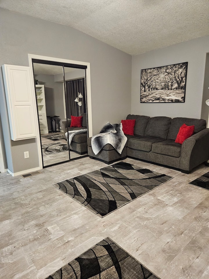 Empty Nest! - Albuquerque, NM