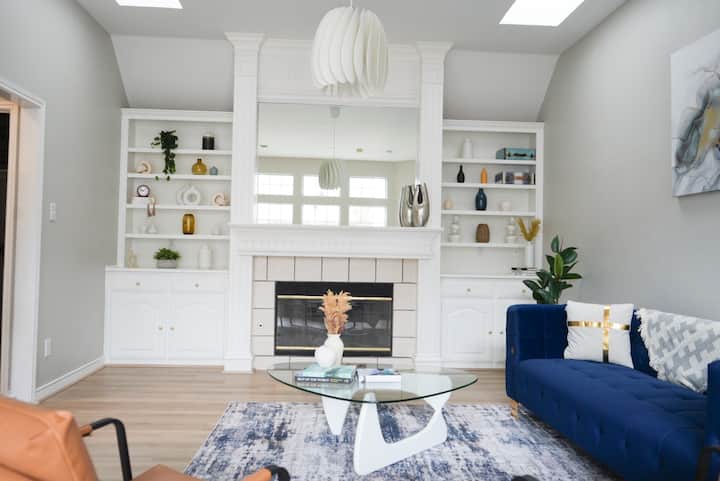 Stylish Retreat With Game Room - Richardson, TX