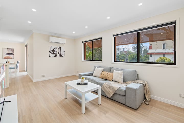 Bright 2br Apartment | Prime Broadbeach Location - Surfers Paradise