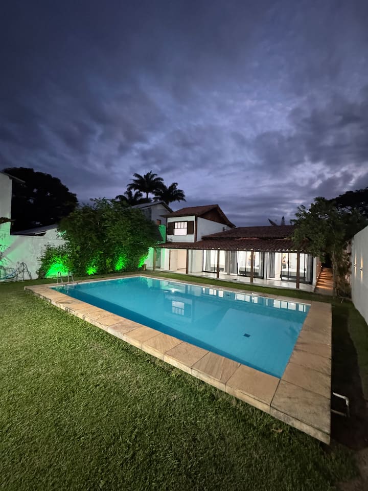 Mansion With 9 Bedrooms And A Giant 50m² Pool - Cabo Frio