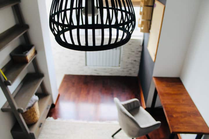 Axenia’s Apartment - Kisjenő