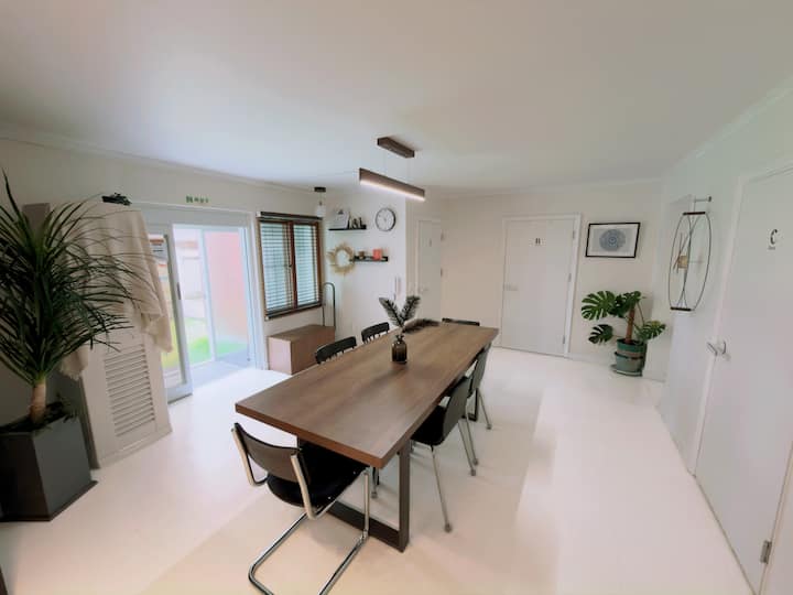 [Sale]망원시장,홍대 한강 5분/대가족14인/방4 침대9 - Seoul