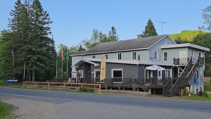 Group Vacation Rental (6-12 Ppl) - Laurentides