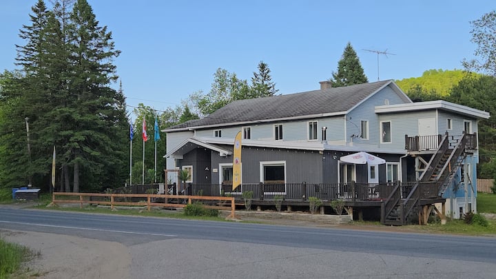 Large Group Chalet Rental (8-12 Ppl) - Mont-Gabriel, QC