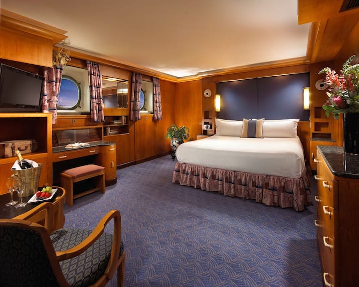 Full Suite At Queen Mary Hotel - Long Beach, CA
